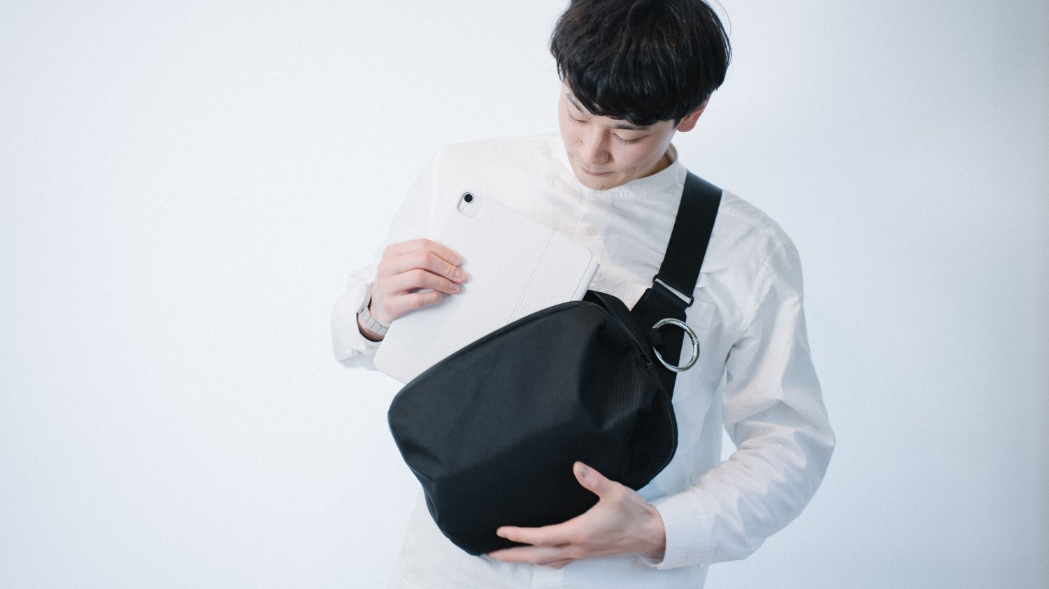 iPadユーザーのためのボディバッグ『HALF DAYPACK』 | drip（ドリップ） インフルエンサー/ブログマーケティングサービス「drip」